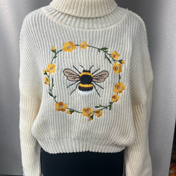 ROMWE | Sweaters | Romwe Cream Sweater With Bee Embroidery | Poshmark
